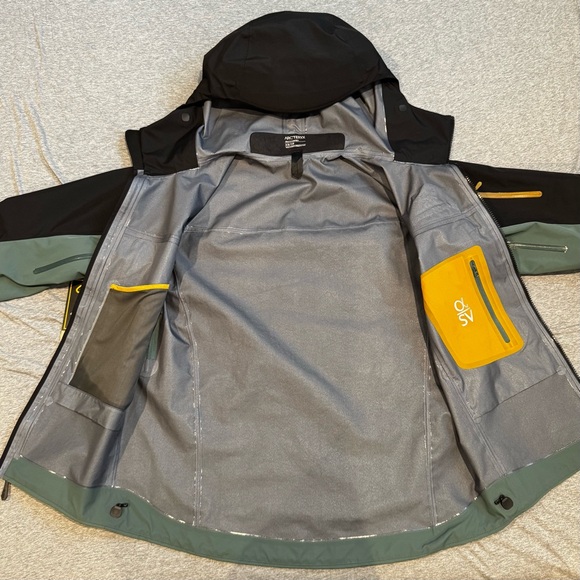Arc'teryx | Jackets & Coats | Arcteryx Alpha Sv Jacket Dark Magic ...